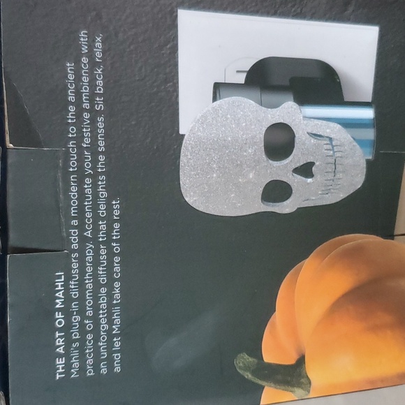 mahli | Accents | Mahli Glitter Skull Halloween Aroma Wall Plugin Set 3 ...